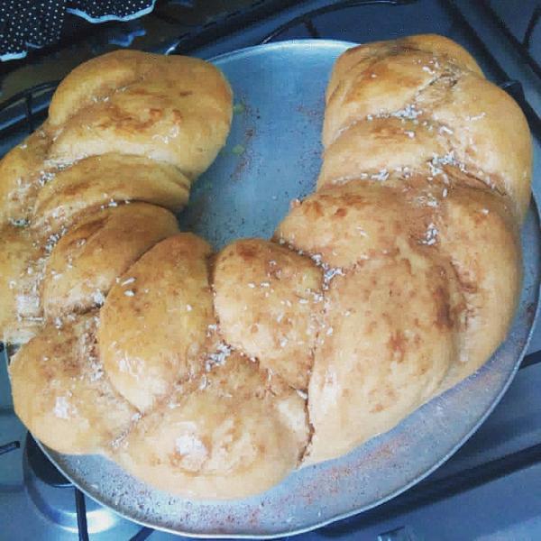 ROSCA DOCE TRANÇADA e com cobertura deliciosa