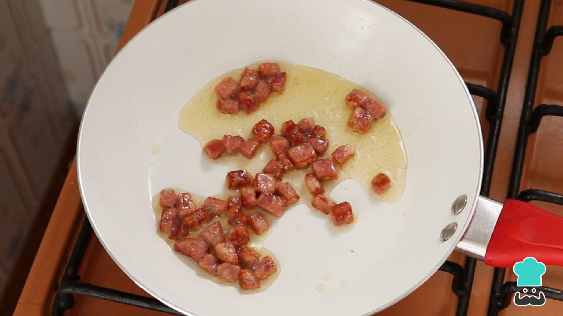 Receita prática de fritada de batata com calabresa (com fotos) Receita prática de fritada de batata com calabresa (com fotos)