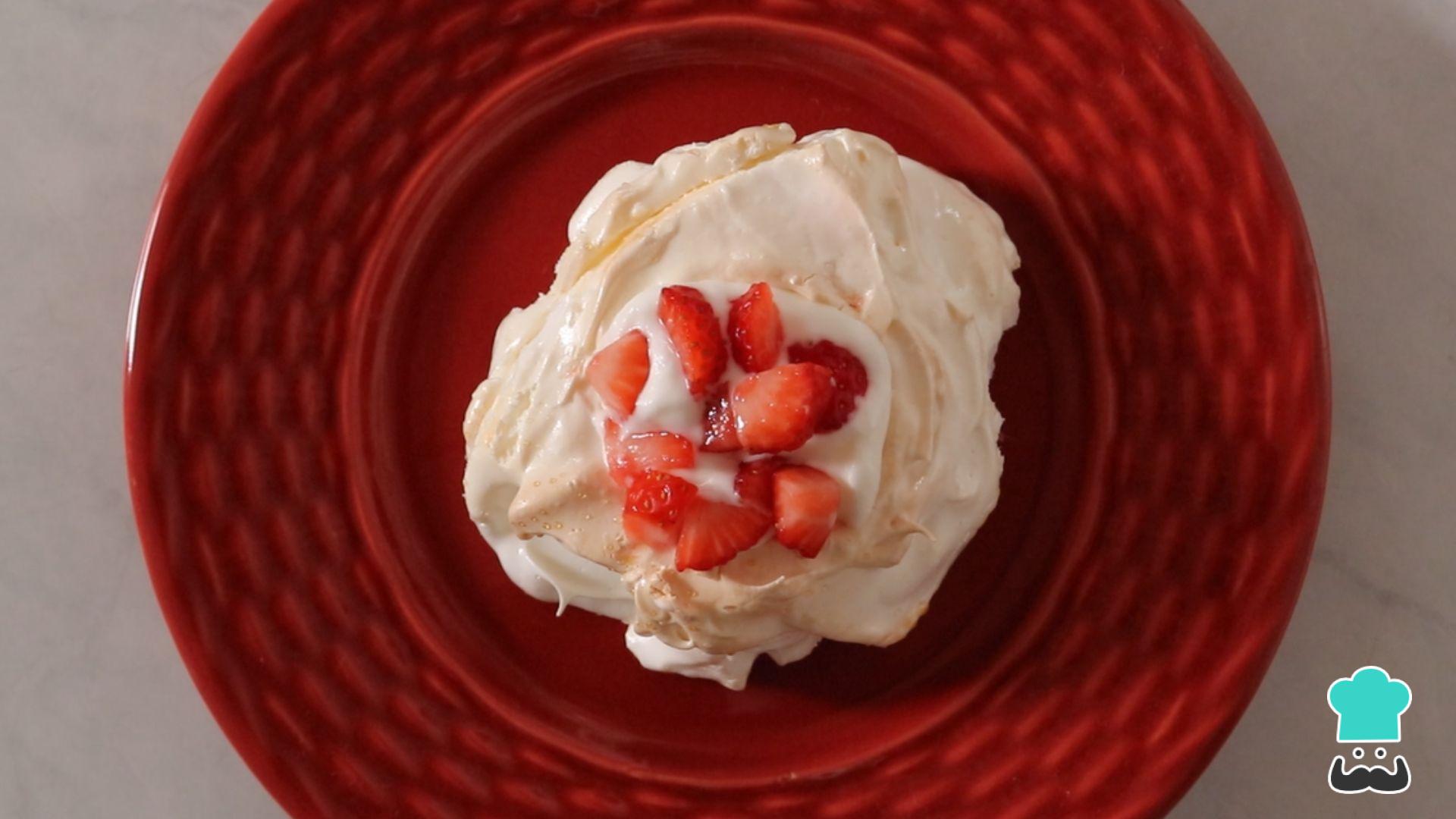Pavlova de morango - Leve e delicada! Pavlova de morango - Leve e delicada!