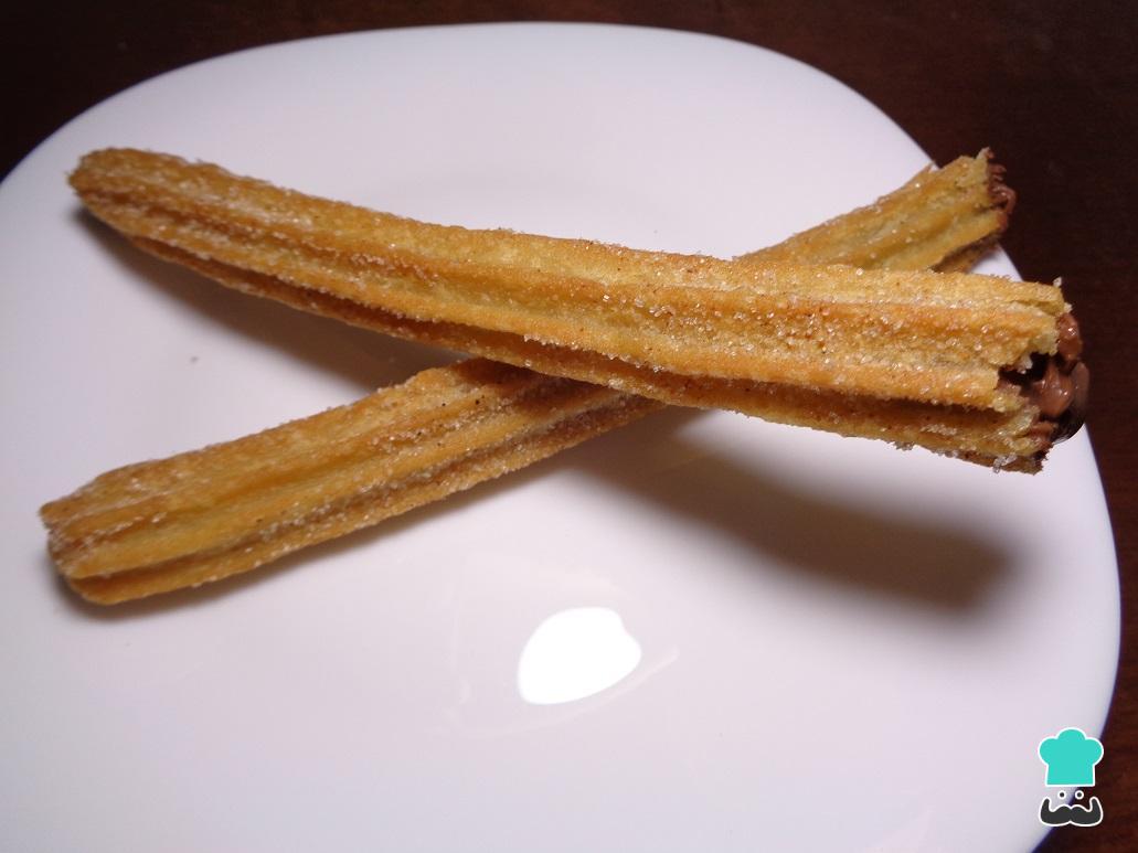 Churros caseiro com recheio de chocolate - Fácil